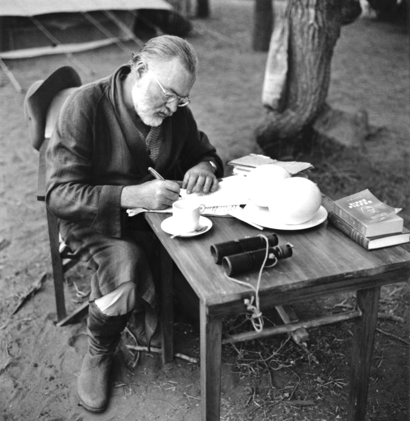 Writing Lessons from Ernest Hemingway’s “A Farewell to Arms” – Asia Lenae